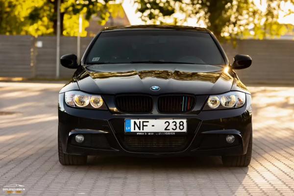 Black BMW 320 2008 in Jelgava, with an engine capacity of 2.00 L and mileage of 299 thousand km for 5900 €, photo 3 on AUTOMOTO.COM.LV