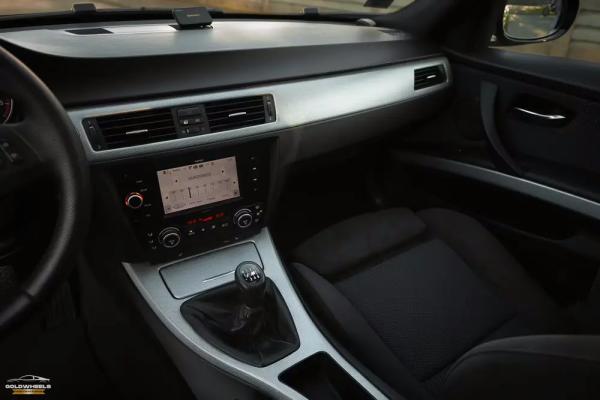 Black BMW 320 2008 in Jelgava, with an engine capacity of 2.00 L and mileage of 299 thousand km for 5900 €, photo 10 on AUTOMOTO.COM.LV