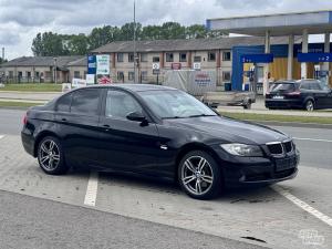 Black BMW 320 2008 in Kretinga, with an engine capacity of 2.00 L and mileage of 273 thousand km for 4000 €, photo 4 on AUTOMOTO.COM.LV
