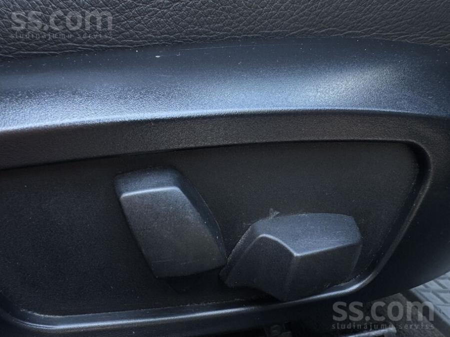 Black BMW 320 2008 in Riga, with an engine capacity of 2.00 L and mileage of 390 thousand km for 5390 €, photo 19 on AUTOMOTO.COM.LV