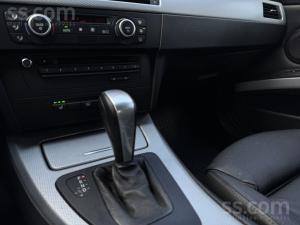 Black BMW 320 2008 in Riga, with an engine capacity of 2.00 L and mileage of 390 thousand km for 5390 €, photo 21 on AUTOMOTO.COM.LV