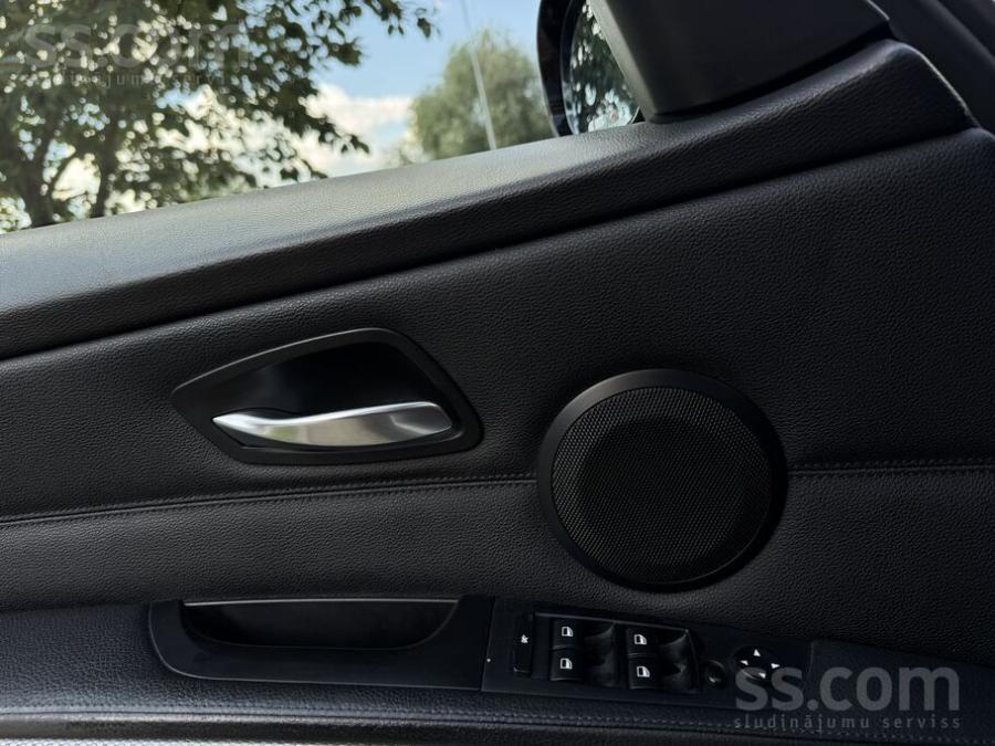 Black BMW 320 2008 in Riga, with an engine capacity of 2.00 L and mileage of 390 thousand km for 5390 €, photo 26 on AUTOMOTO.COM.LV