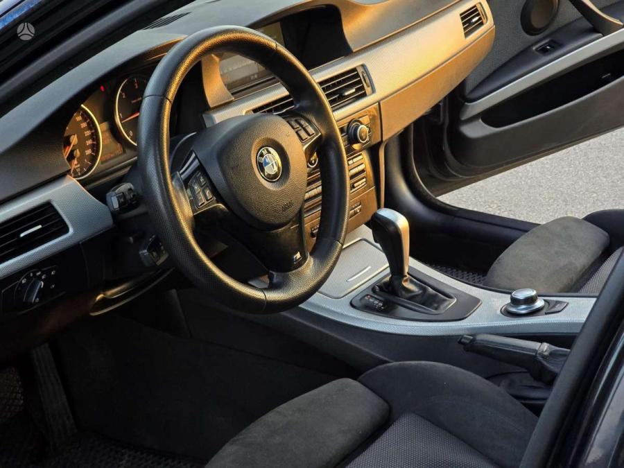 Melns BMW 320 2008 Radviliškis, ar dzinēja tilpumu 2.00 L un nobraukumu 285 tūkst. km par 5300 €, foto 20 vietnē AUTOMOTO.COM.LV