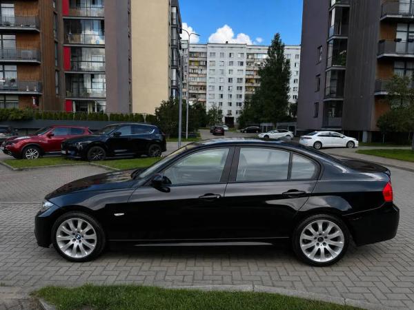 Melns BMW 320 2008 Rīga, ar dzinēja tilpumu 2.00 L un nobraukumu 390 tūkst. km par 5390 €, foto 3 vietnē AUTOMOTO.COM.LV