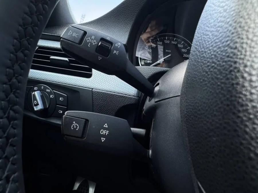 Melns BMW 320 2008 Rīga, ar dzinēja tilpumu 2.00 L un nobraukumu 390 tūkst. km par 5390 €, foto 24 vietnē AUTOMOTO.COM.LV