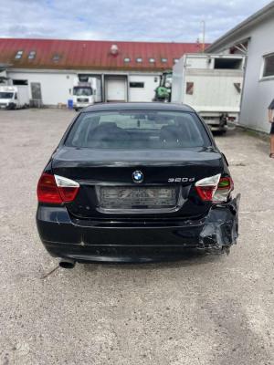 Black BMW 320 2008 in Kaunas, with an engine capacity of 2.00 L and mileage of 296 thousand km for 1550 €, photo 3 on AUTOMOTO.COM.LV