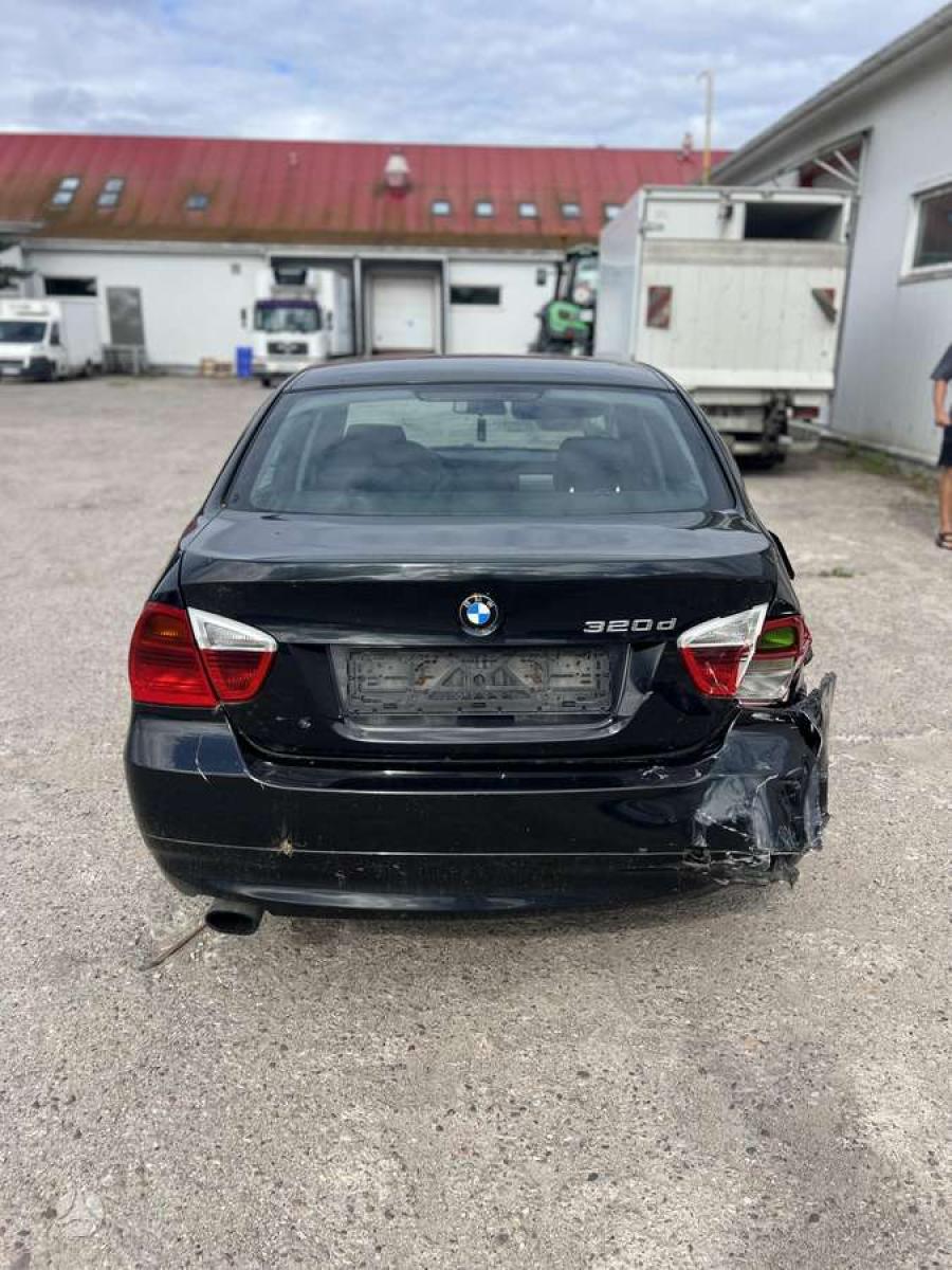 Black BMW 320 2008 in Kaunas, with an engine capacity of 2.00 L and mileage of 296 thousand km for 1550 €, photo 3 on AUTOMOTO.COM.LV