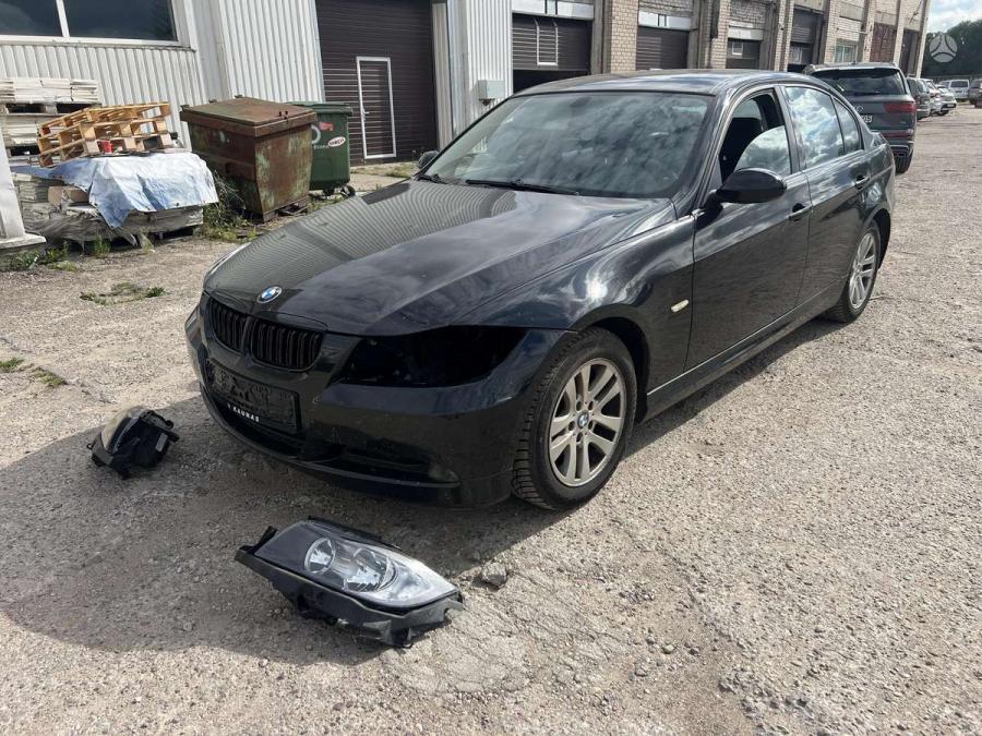 Black BMW 320 2008 in Kaunas, with an engine capacity of 2.00 L and mileage of 296 thousand km for 1550 €, photo 4 on AUTOMOTO.COM.LV