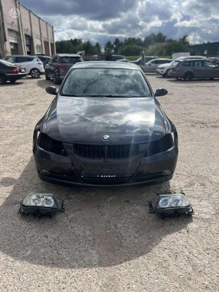 Black BMW 320 2008 in Kaunas, with an engine capacity of 2.00 L and mileage of 296 thousand km for 1550 €, photo 5 on AUTOMOTO.COM.LV