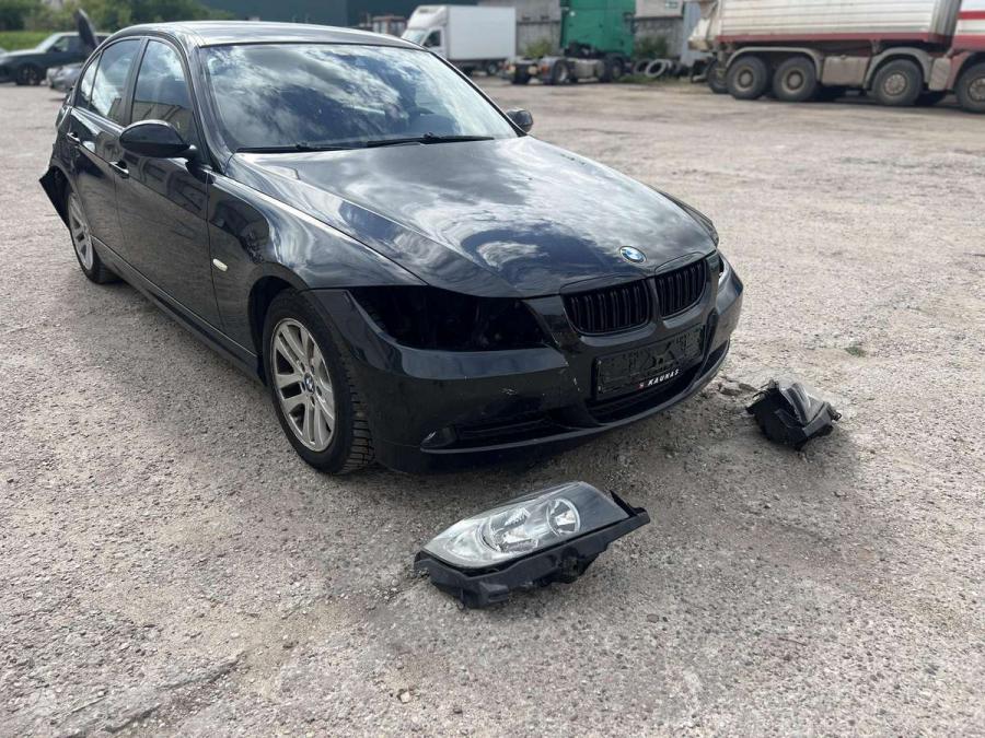 Black BMW 320 2008 in Kaunas, with an engine capacity of 2.00 L and mileage of 296 thousand km for 1550 €, photo 7 on AUTOMOTO.COM.LV