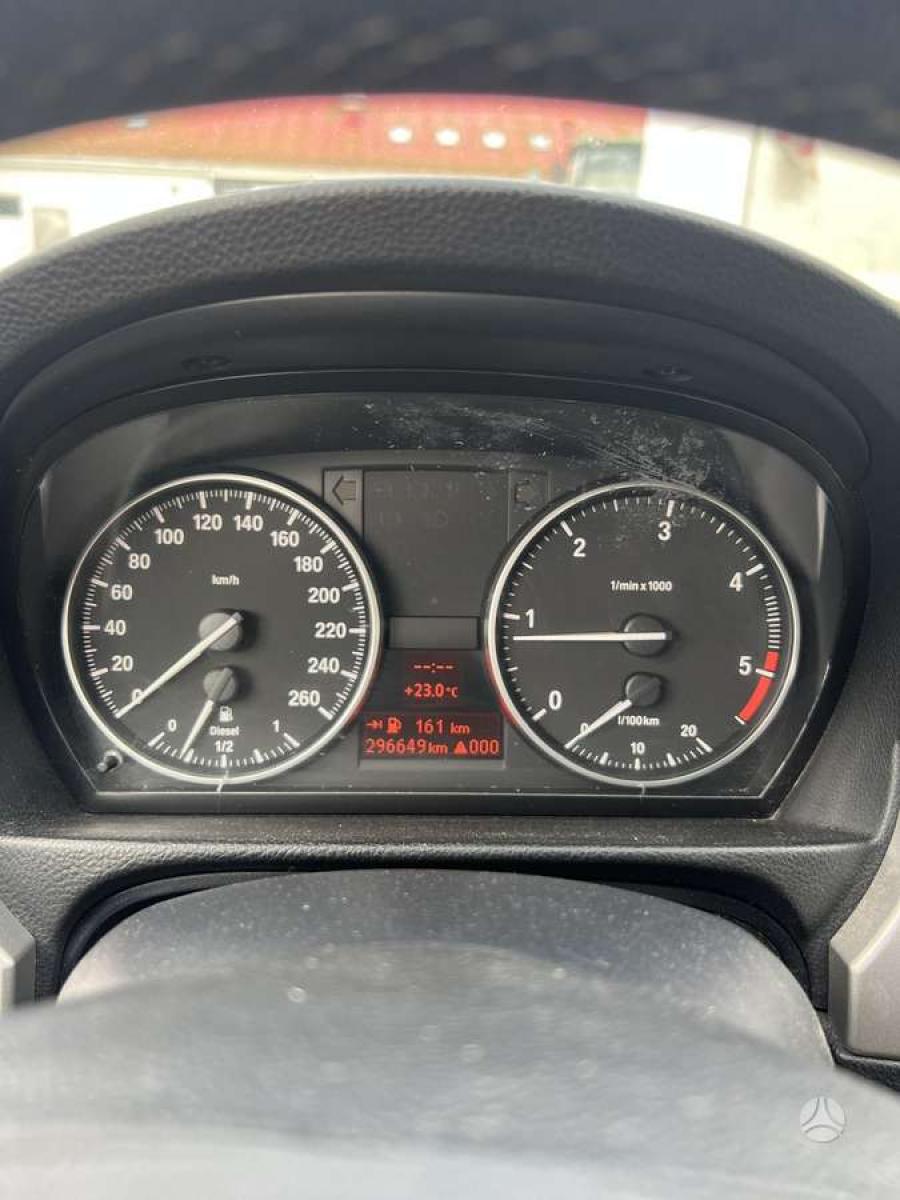 Black BMW 320 2008 in Kaunas, with an engine capacity of 2.00 L and mileage of 296 thousand km for 1550 €, photo 12 on AUTOMOTO.COM.LV