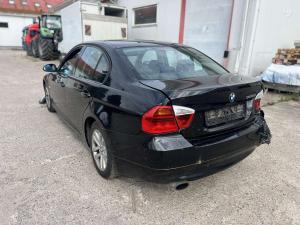 Black BMW 320 2008 in Kaunas, with an engine capacity of 2.00 L and mileage of 296 thousand km for 1550 €, photo 17 on AUTOMOTO.COM.LV