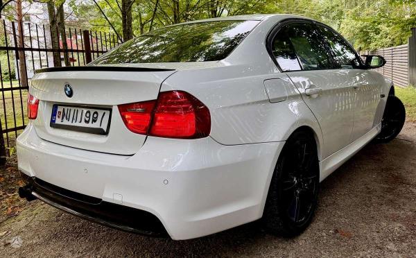 Black BMW 320 2008 in Kaunas, with an engine capacity of 0.00 L and mileage of 331 thousand km for 5600 €, photo 3 on AUTOMOTO.COM.LV
