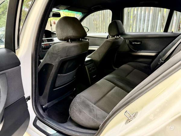 Black BMW 320 2008 in Kaunas, with an engine capacity of 0.00 L and mileage of 331 thousand km for 5600 €, photo 5 on AUTOMOTO.COM.LV