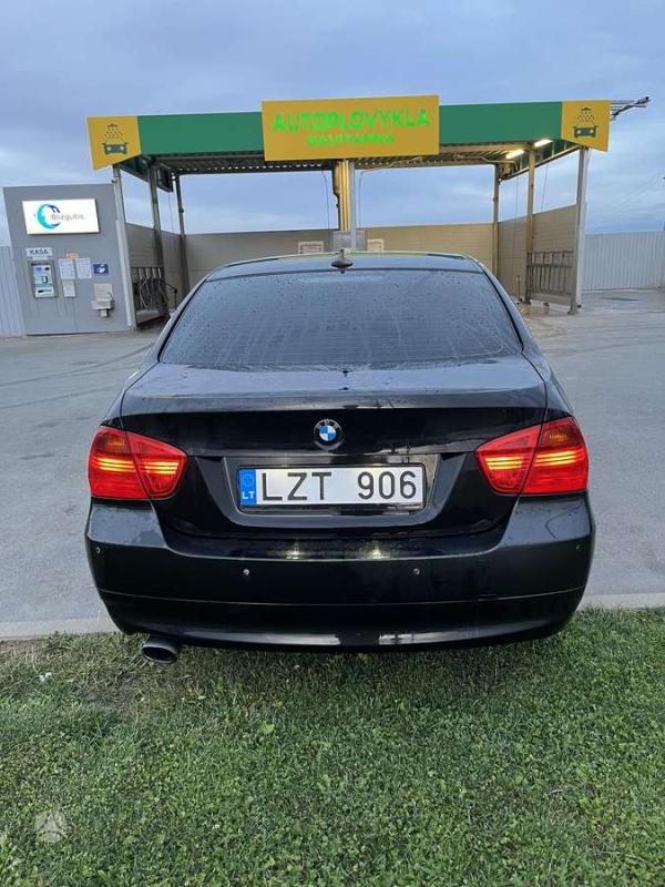 Melns BMW 320 2008 Joniškis, ar dzinēja tilpumu 2.00 L un nobraukumu 278 tūkst. km par 3650 €, foto 4 vietnē AUTOMOTO.COM.LV
