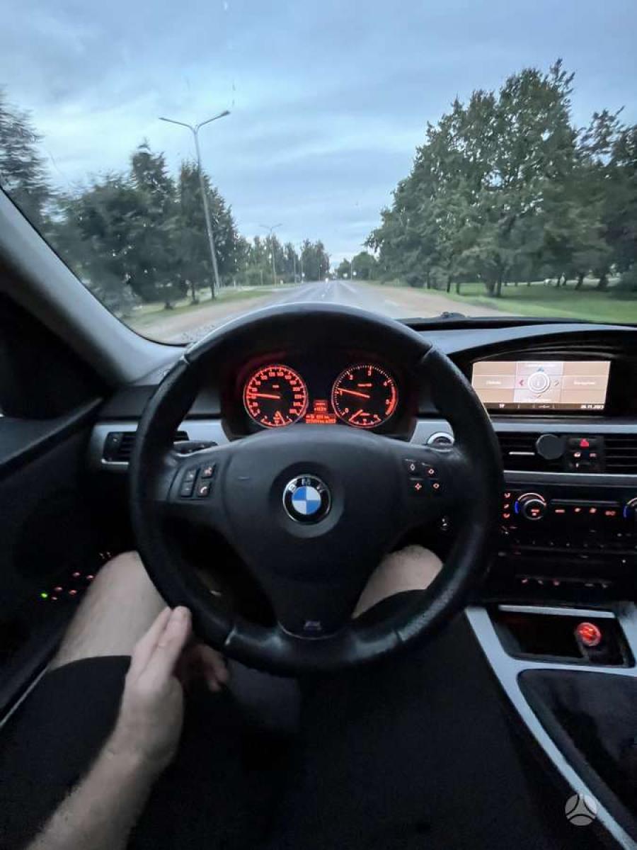 Black BMW 320 2008 in Joniskis, with an engine capacity of 2.00 L and mileage of 278 thousand km for 3650 €, photo 6 on AUTOMOTO.COM.LV