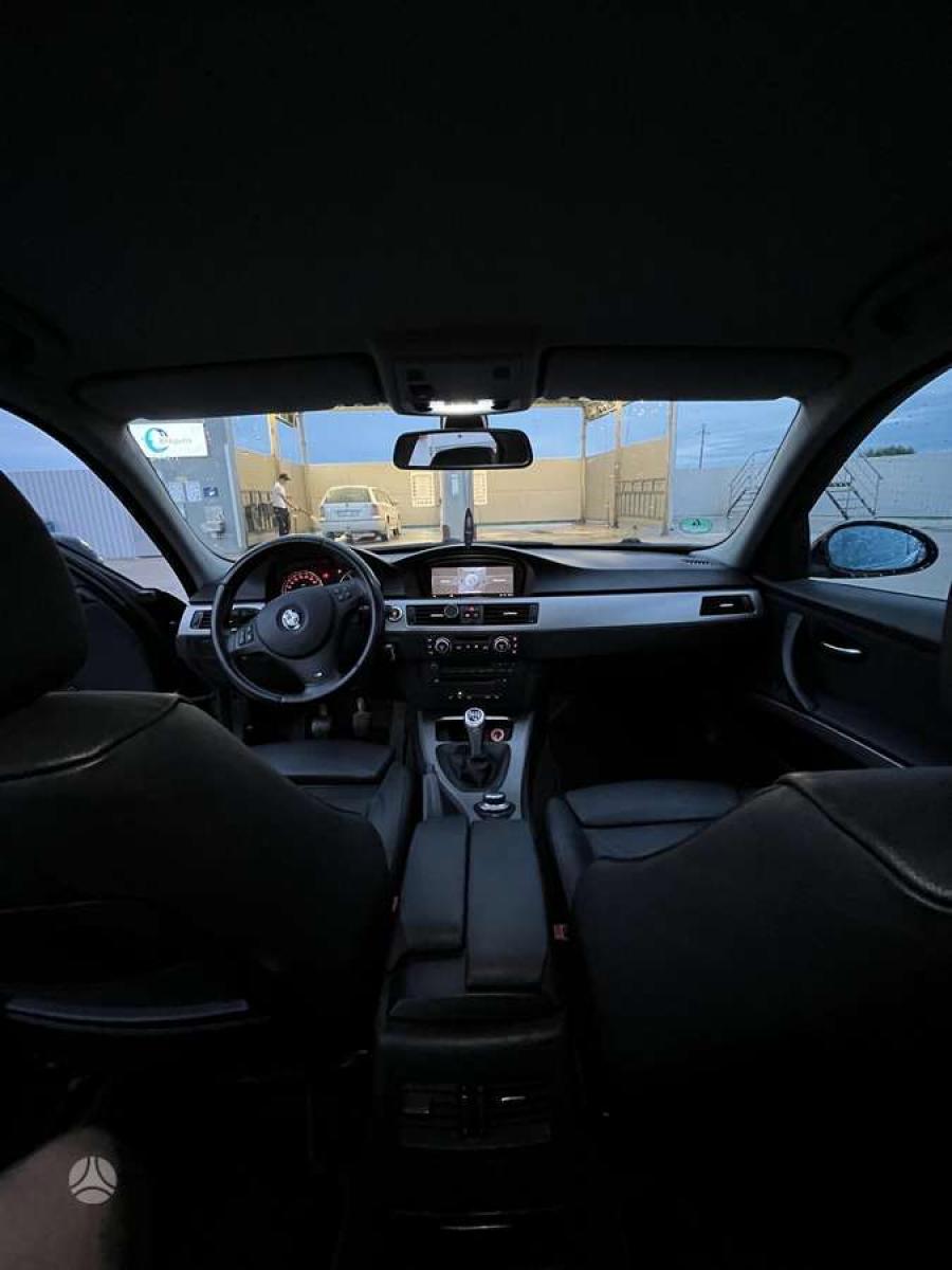 Black BMW 320 2008 in Joniskis, with an engine capacity of 2.00 L and mileage of 278 thousand km for 3650 €, photo 7 on AUTOMOTO.COM.LV