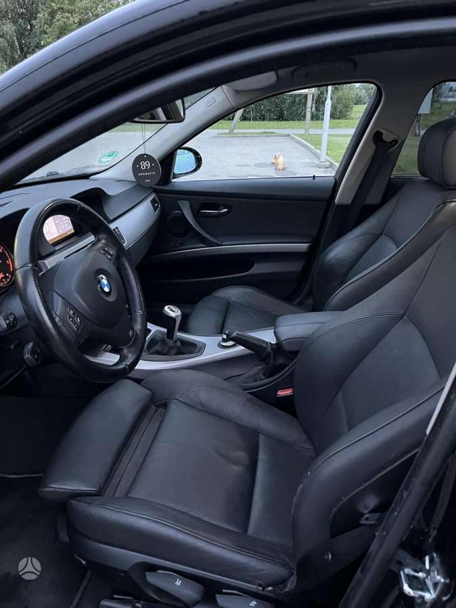 Black BMW 320 2008 in Joniskis, with an engine capacity of 2.00 L and mileage of 278 thousand km for 3650 €, photo 8 on AUTOMOTO.COM.LV