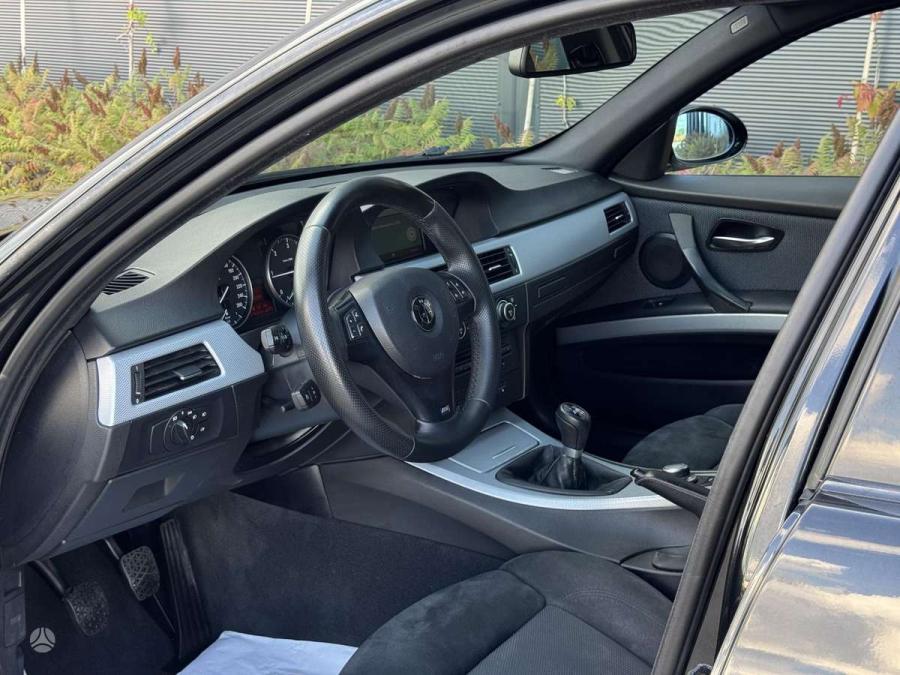 Melns BMW 320 2008 Viļņa, ar dzinēja tilpumu 2.00 L un nobraukumu 279 tūkst. km par 3800 €, foto 6 vietnē AUTOMOTO.COM.LV