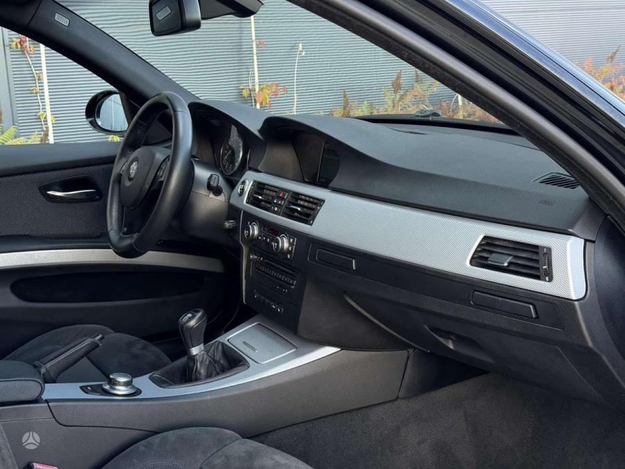 Melns BMW 320 2008 Viļņa, ar dzinēja tilpumu 2.00 L un nobraukumu 279 tūkst. km par 3800 €, foto 10 vietnē AUTOMOTO.COM.LV