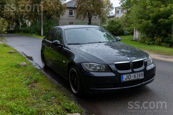 BMW 320 2008 in Riga on AUTOMOTO.COM.LV Black BMW 320 2008 in Riga, with an engine capacity of 2.00 L and mileage of 289 thousand km for 3500 €, photo 6 on AUTOMOTO.COM.LV