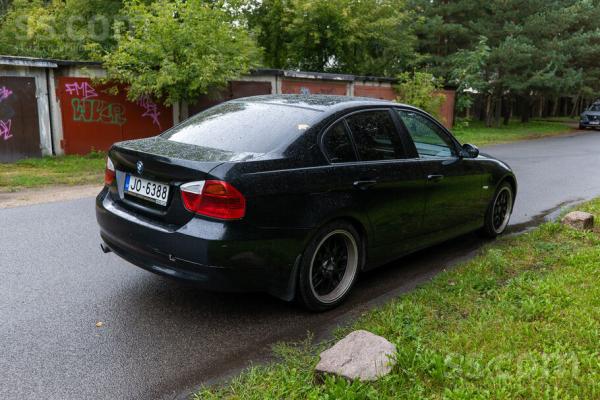 BMW 320 2008 in Riga on AUTOMOTO.COM.LV Black BMW 320 2008 in Riga, with an engine capacity of 2.00 L and mileage of 289 thousand km for 3500 €, photo 8 on AUTOMOTO.COM.LV