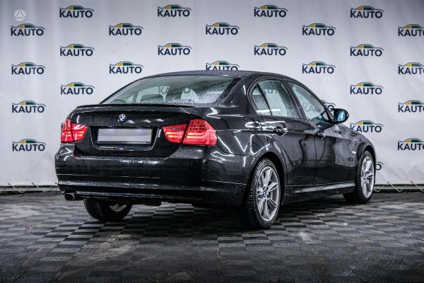 Melns BMW 320 2009 Kauņa, ar dzinēja tilpumu 2.00 L un nobraukumu 292 tūkst. km par 5490 €, foto 3 vietnē AUTOMOTO.COM.LV