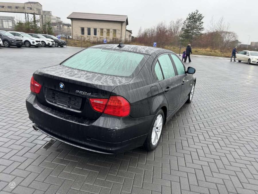 Black BMW 320 2009 in Telschi, with an engine capacity of 2.00 L and mileage of 186 thousand km for 3600 €, photo 6 on AUTOMOTO.COM.LV