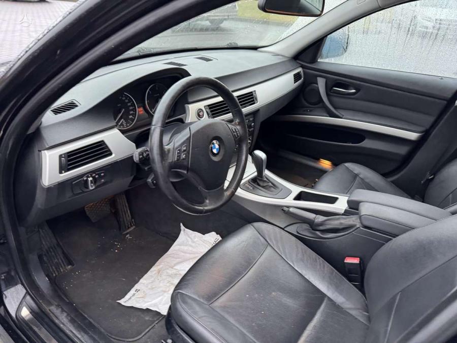 Black BMW 320 2009 in Telschi, with an engine capacity of 2.00 L and mileage of 186 thousand km for 3600 €, photo 10 on AUTOMOTO.COM.LV