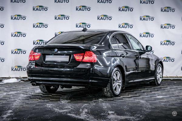 Black BMW 320 2009 in Kaunas, with an engine capacity of 2.00 L and mileage of 270 thousand km for 5990 €, photo 3 on AUTOMOTO.COM.LV