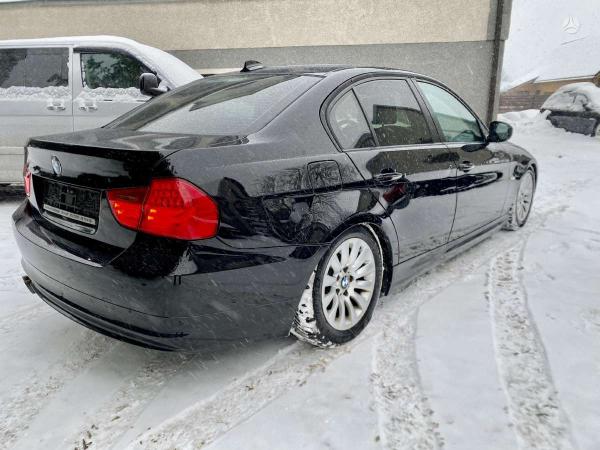 Black BMW 320 2009 in Siauliai, with an engine capacity of 2.00 L and mileage of 290 thousand km for 4350 €, photo 4 on AUTOMOTO.COM.LV