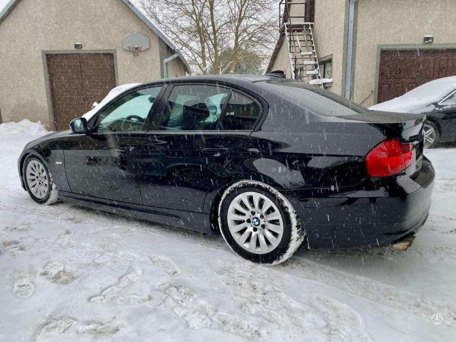Melns BMW 320 2009 Šauļi, ar dzinēja tilpumu 2.00 L un nobraukumu 290 tūkst. km par 4350 €, foto 5 vietnē AUTOMOTO.COM.LV