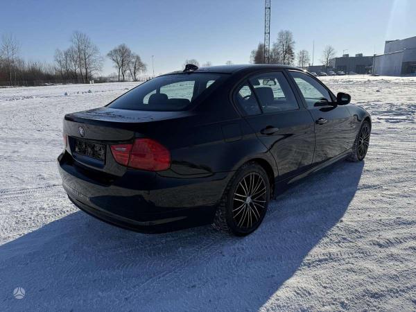 Melns BMW 320 2009 Marijampole, ar dzinēja tilpumu 2.00 L un nobraukumu 366 tūkst. km par 2950 €, foto 3 vietnē AUTOMOTO.COM.LV