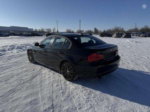 Black BMW 320 2009 in Marijampole, with an engine capacity of 2.00 L and mileage of 366 thousand km for 2950 €, photo 4 on AUTOMOTO.COM.LV