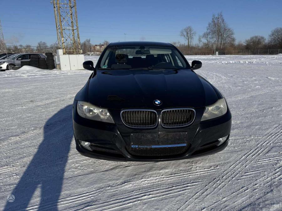Black BMW 320 2009 in Marijampole, with an engine capacity of 2.00 L and mileage of 366 thousand km for 2950 €, photo 8 on AUTOMOTO.COM.LV