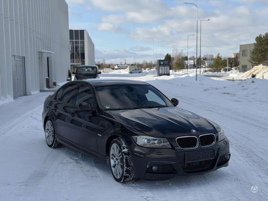 Black BMW 320 2009 in Vilnius, with an engine capacity of 2.00 L and mileage of 322 thousand km for 6100 €, photo 2 on AUTOMOTO.COM.LV