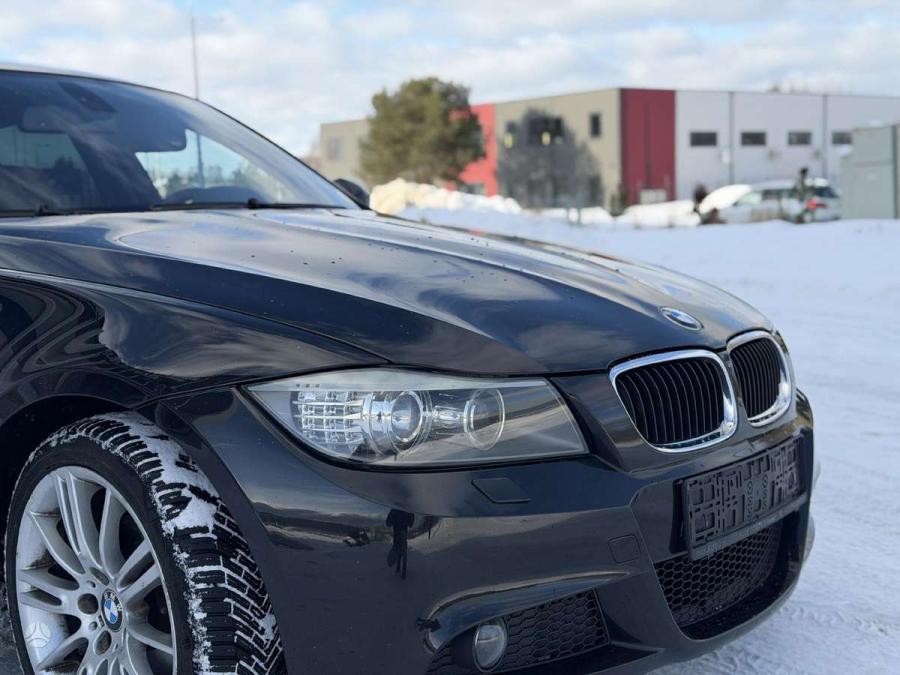 Black BMW 320 2009 in Vilnius, with an engine capacity of 2.00 L and mileage of 322 thousand km for 6100 €, photo 3 on AUTOMOTO.COM.LV