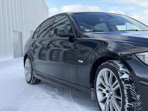 Black BMW 320 2009 in Vilnius, with an engine capacity of 2.00 L and mileage of 322 thousand km for 6100 €, photo 4 on AUTOMOTO.COM.LV