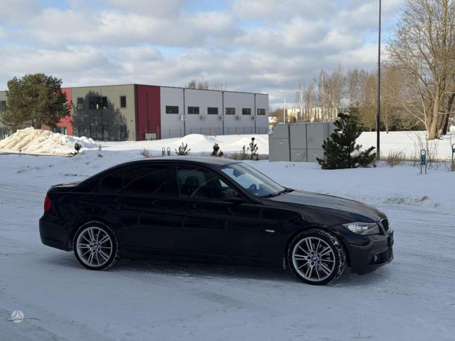 Black BMW 320 2009 in Vilnius, with an engine capacity of 2.00 L and mileage of 322 thousand km for 6100 €, photo 5 on AUTOMOTO.COM.LV