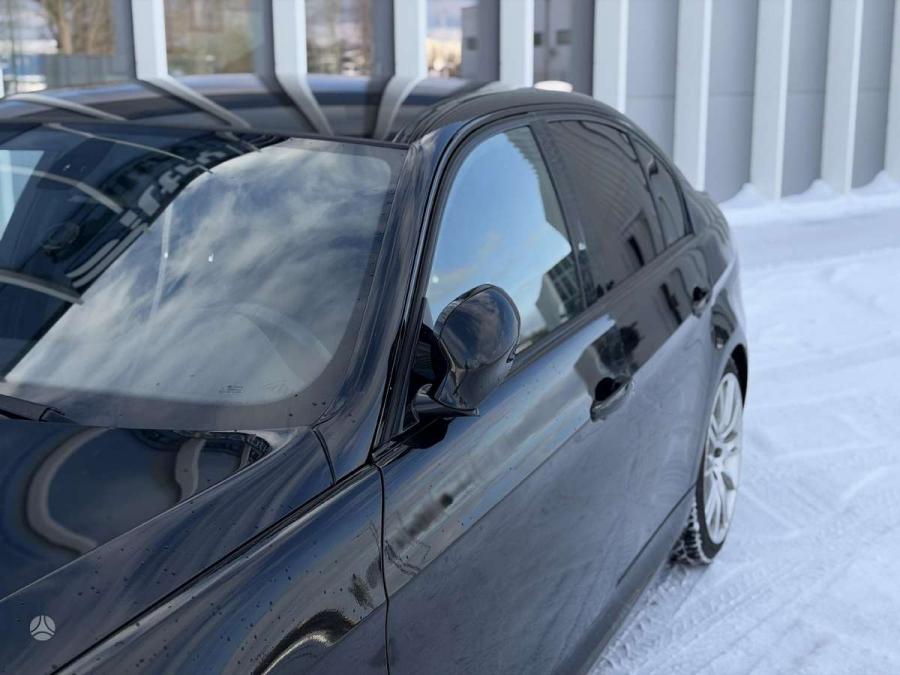 Black BMW 320 2009 in Vilnius, with an engine capacity of 2.00 L and mileage of 322 thousand km for 6100 €, photo 12 on AUTOMOTO.COM.LV
