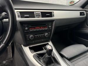 Black BMW 320 2009 in Vilnius, with an engine capacity of 2.00 L and mileage of 322 thousand km for 6100 €, photo 18 on AUTOMOTO.COM.LV