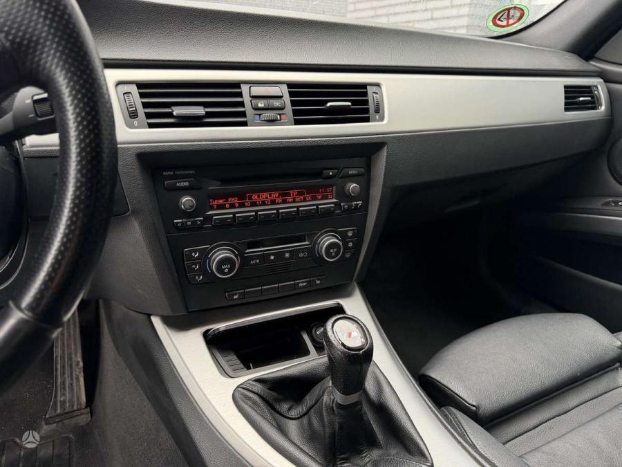 Black BMW 320 2009 in Vilnius, with an engine capacity of 2.00 L and mileage of 322 thousand km for 6100 €, photo 18 on AUTOMOTO.COM.LV