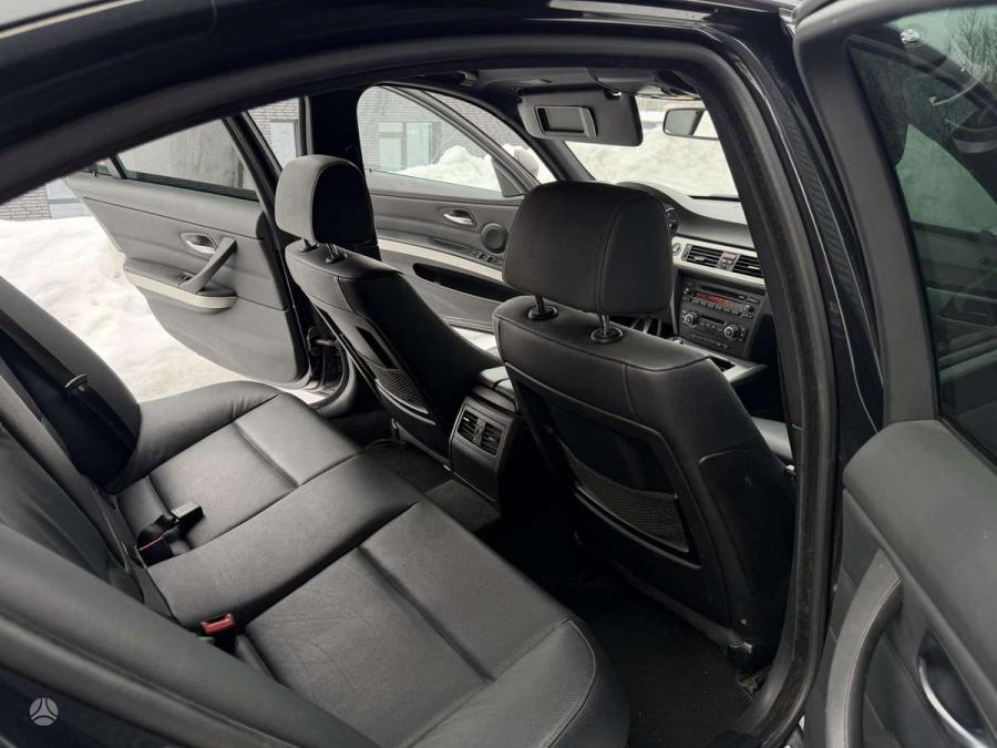 Black BMW 320 2009 in Vilnius, with an engine capacity of 2.00 L and mileage of 322 thousand km for 6100 €, photo 20 on AUTOMOTO.COM.LV