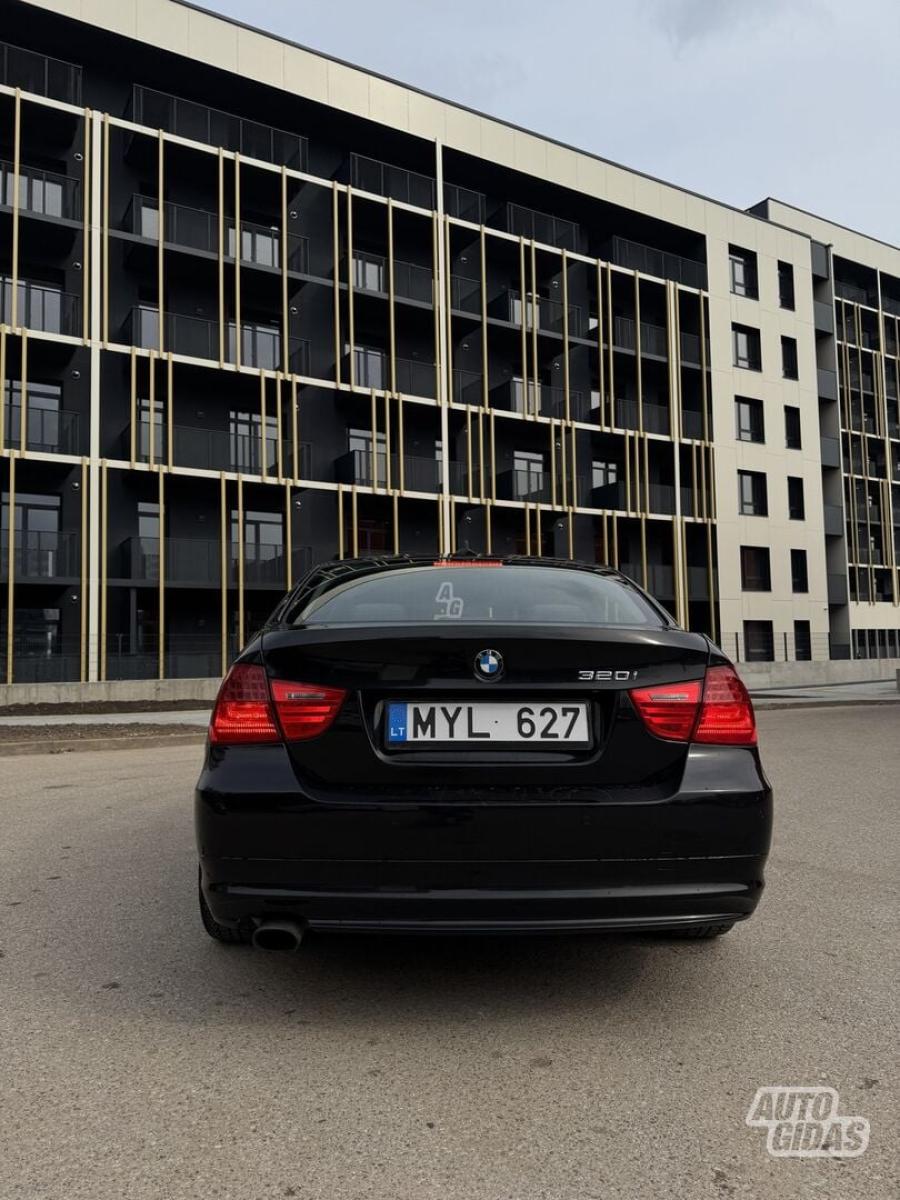 Black BMW 320 2009 in Vilnius, with an engine capacity of 2.00 L and mileage of 278 thousand km for 5500 €, photo 4 on AUTOMOTO.COM.LV