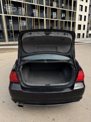 Black BMW 320 2009 in Vilnius, with an engine capacity of 2.00 L and mileage of 278 thousand km for 5500 €, photo 5 on AUTOMOTO.COM.LV
