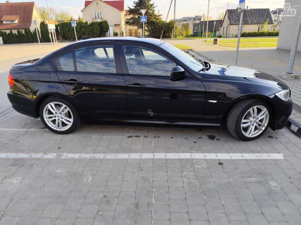 Black BMW 320 2009 in Raseiniai, with an engine capacity of 2.00 L and mileage of 281 thousand km for 4390 €, photo 4 on AUTOMOTO.COM.LV