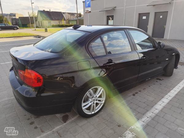 Black BMW 320 2009 in Raseiniai, with an engine capacity of 2.00 L and mileage of 281 thousand km for 4390 €, photo 9 on AUTOMOTO.COM.LV
