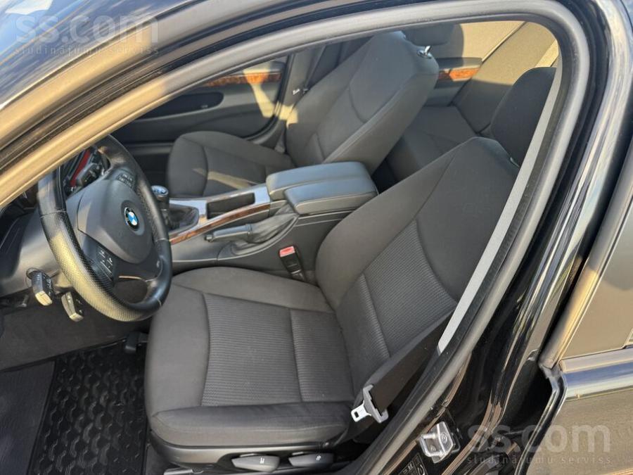 Black BMW 320 2009 in Ogre, with an engine capacity of 2.00 L and mileage of 223 thousand km for 5500 €, photo 8 on AUTOMOTO.COM.LV