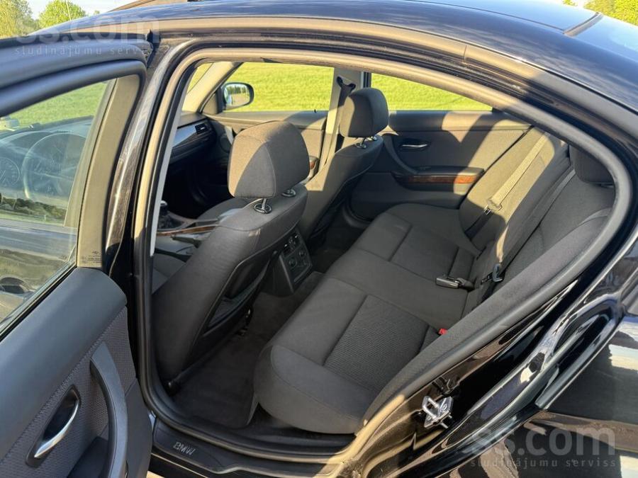 Black BMW 320 2009 in Ogre, with an engine capacity of 2.00 L and mileage of 223 thousand km for 5500 €, photo 11 on AUTOMOTO.COM.LV
