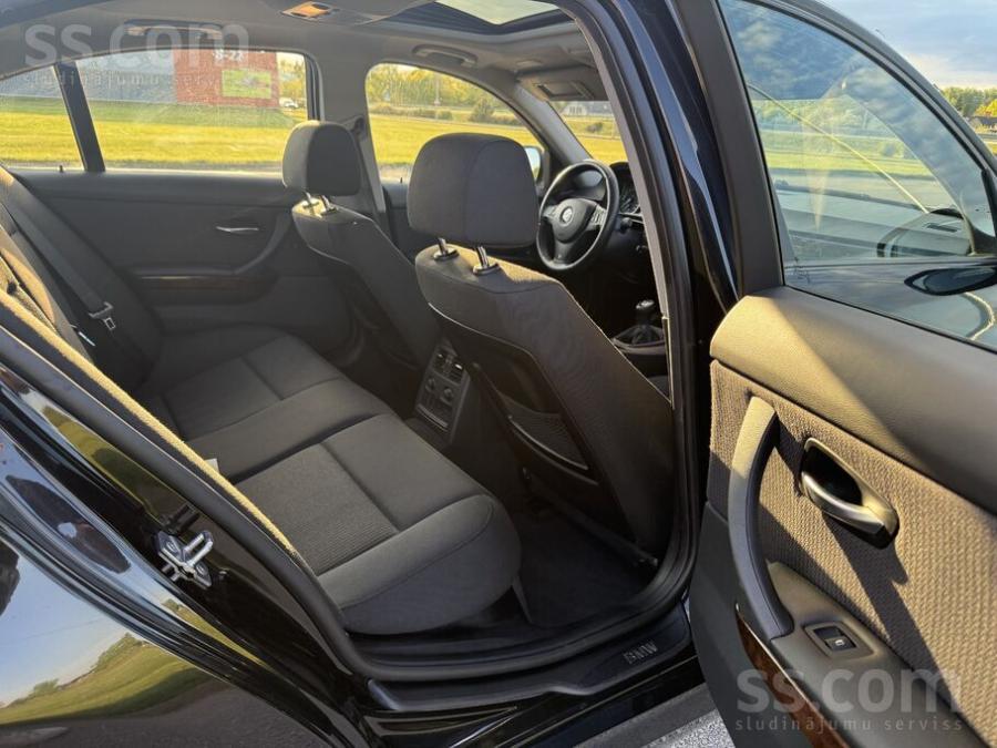 Black BMW 320 2009 in Ogre, with an engine capacity of 2.00 L and mileage of 223 thousand km for 5500 €, photo 12 on AUTOMOTO.COM.LV